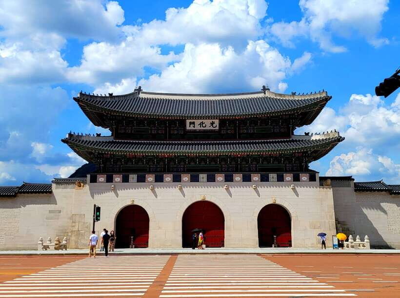 Gyeongbokgung Palace, Jogyesa Temple and Bukchon village - Discovering Seoul: What the Tour Offers