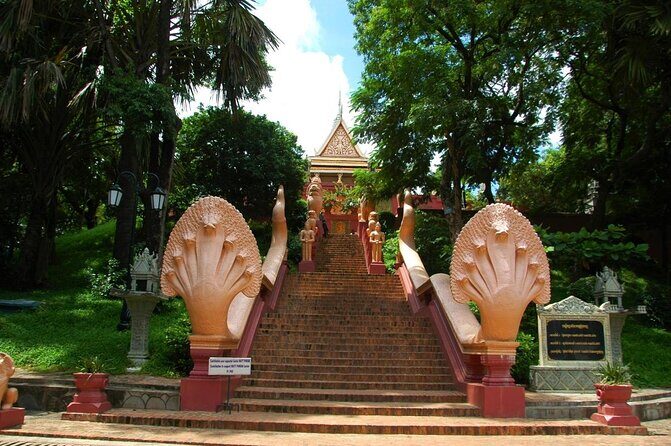 Half-Day Royal Palace, Wat Phnom & Independence Monument Tour - Exploring the Royal Palace and Silver Pagoda