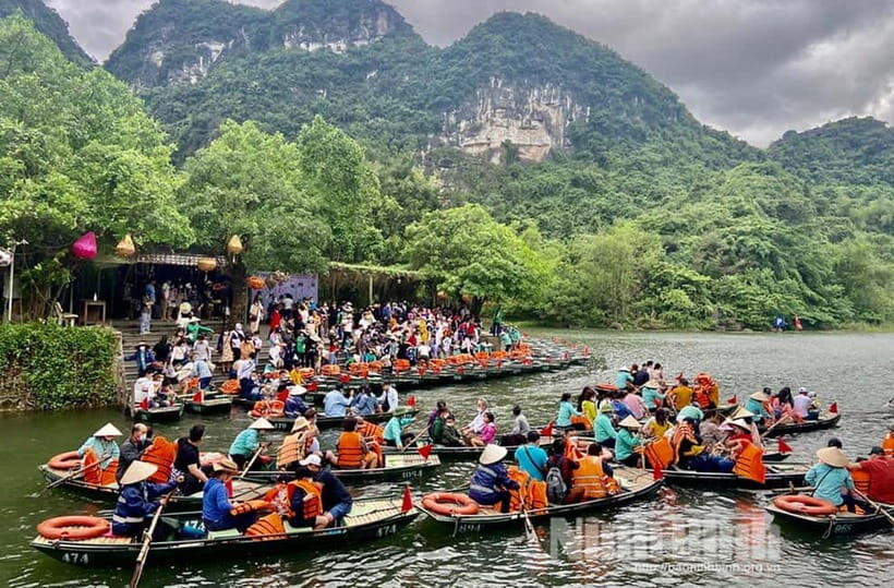Hanoi: 2-Day Ninh Binh Tour with Homestay & Bus to Phong Nha - Day 1: From Hanoi to Ancient Capitals and Stunning Caves