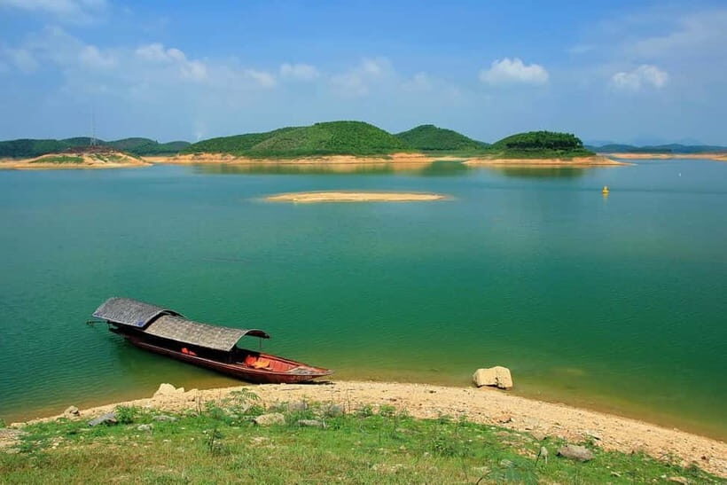 Hanoi: 2-Day Tour to Duong Lam Village and Thac Ba Lake - Day 2: Serenity on Thac Ba Lake