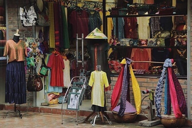 Hanoi to Van Phuc Silk & Duong Lam Ancient Village Private Tour - The Experience in Practice
