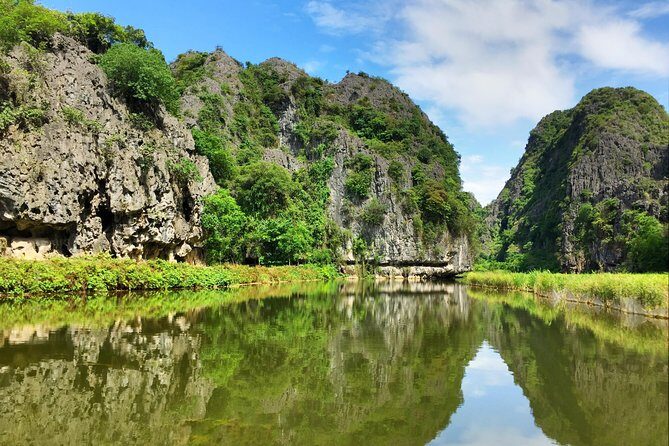 Hoa Lu - Tam Coc Deluxe Trip with Buffet Lunch - What the Reviews Tell Us