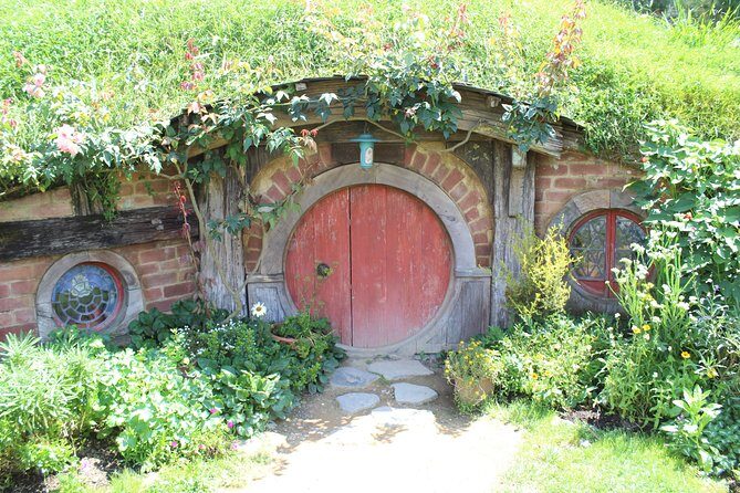 Hobbiton and Waitomo Caves from Auckland - Smaller Group - The Itinerary in Detail