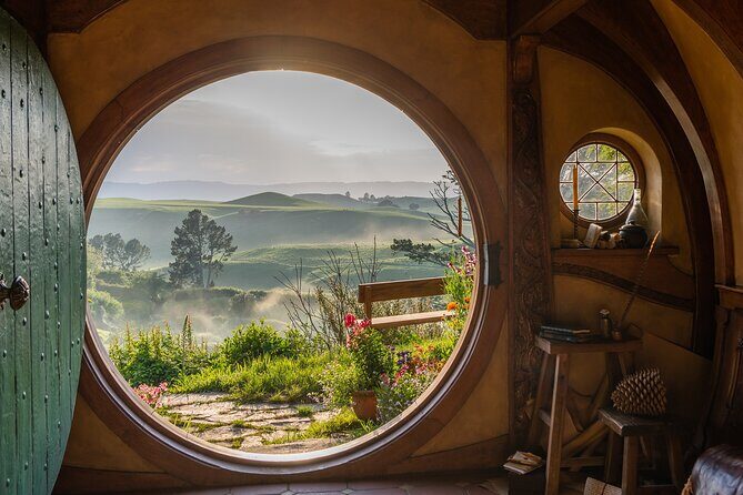 Hobbiton and Waitomo Caves Small Tour from Auckland - What Travelers Love About This Tour