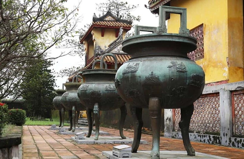 Hue: Imperial City, Royal Tombs, Pagoda & Dragon Boat Tour - The Scenic Dragon Boat Cruise