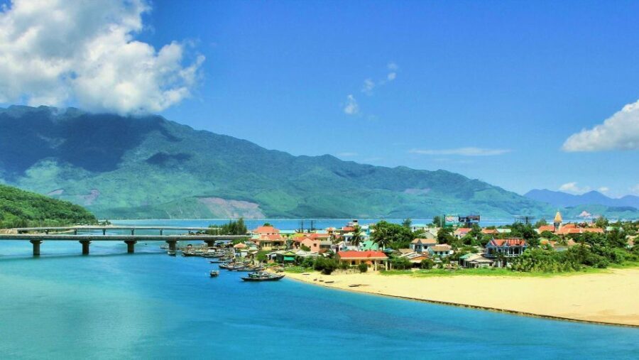 Hue to Hoi An by bus: Hai Van Pass, Lang Co, Marble mountain - Why This Tour Works Well