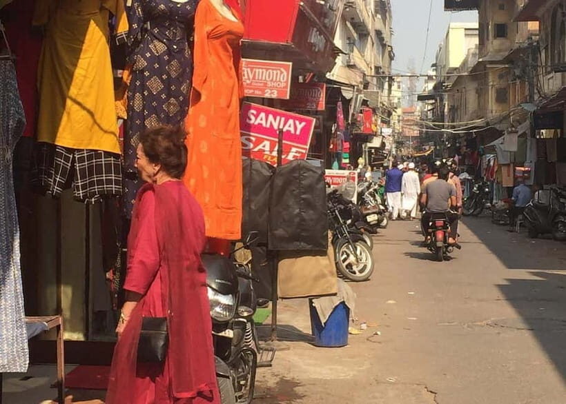 Jaipur: Guided History Walking Tour with Food Tasting - Culinary Delights and Food Tasting
