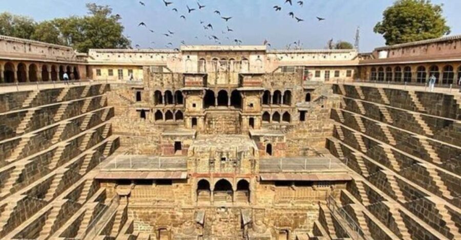 Jaipur: Haunted Bhangarh Fort and Abhaneri Stepwell Day Trip - Visiting Bhangarh Fort: A Place of Legends