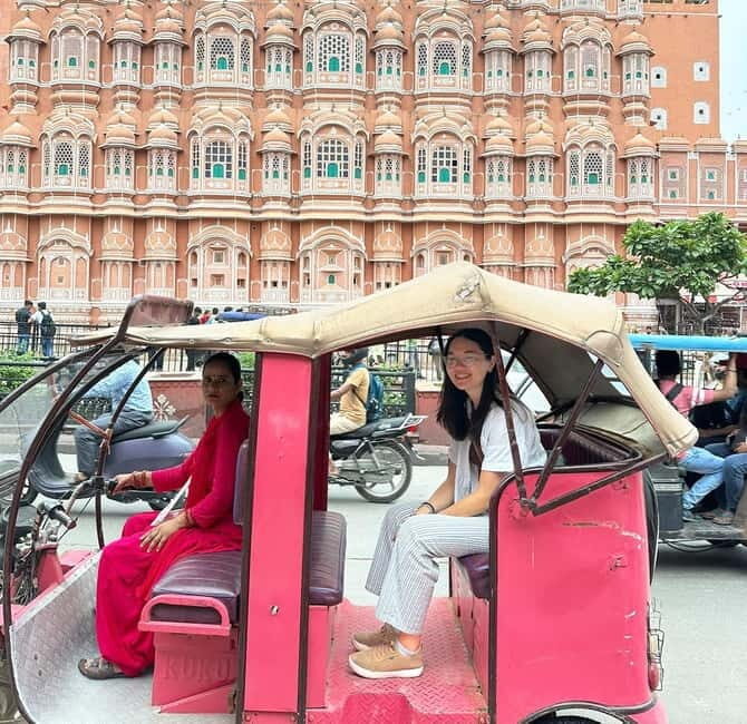 Jaipur Private City Tour with a Women-Driven E-Rickshaw Ride - Itinerary Breakdown