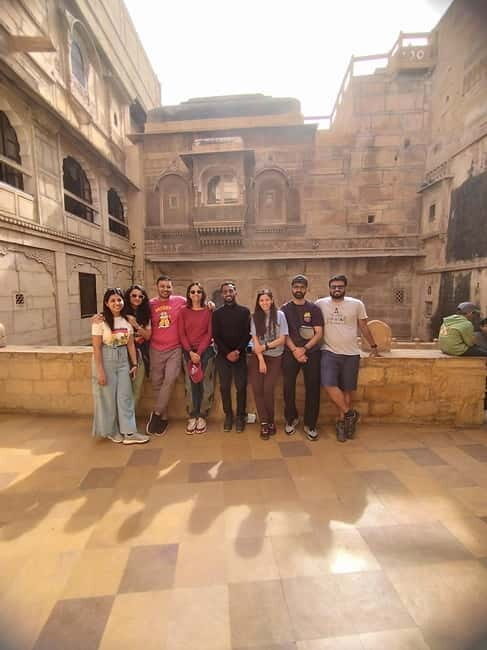 Jaisalmer Walking Tour: A Stroll Through Time and Culture - Markets and Artisans: A Vibrant Slice of Local Life