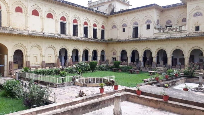 Jhansi: Forts, Queens & Legends Half-Day Guided Tour - Rani Mahal: A Quiet Royal Retreat