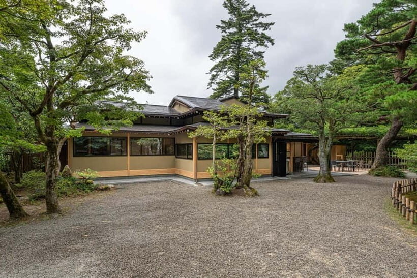 Kanazawa: Kenrokuen Tea Ceremony Experience - The Setting and Location