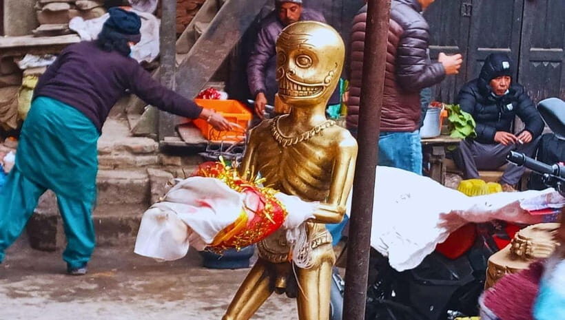Kathmandu: Bazaar Walking Tour with Refreshments - Visiting Sacred and Historic Sites