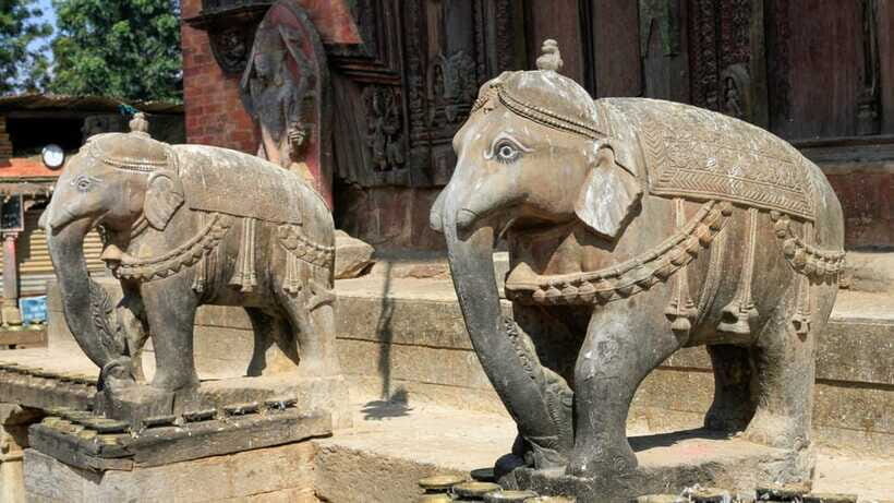 Kathmandu: UNESCO Site Tours with Traditional Food Testing - How the Tour Works in Practice