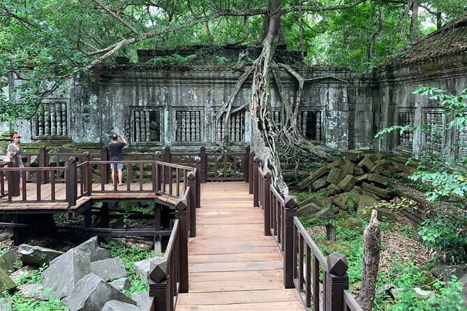 Kbal Spean, Banteay Srei, Beng Melea & Rolous temples Tour - Venturing into the Remote Beng Mealea
