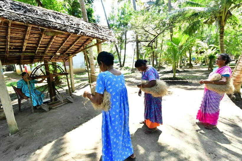 Kochi: Backwater Village Guided Visit with Meal - Exploring the Village: Crafts and Culture