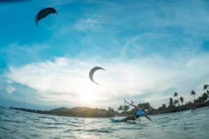 Koh Samui: Beachfront Kitesurfing Lesson with Professionals