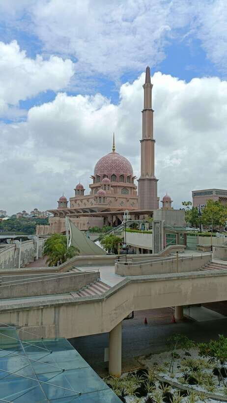 Kuala Lumpur: Putrajaya Tour with Hotel Pickup - Transportation and Group Dynamics