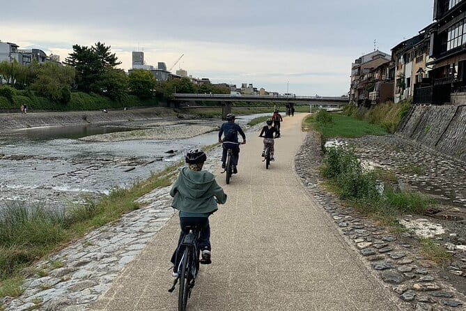 Kyoto Gion & Fushimi E-Bike Tour with Hotel Transfer - The Experience: Details Matter
