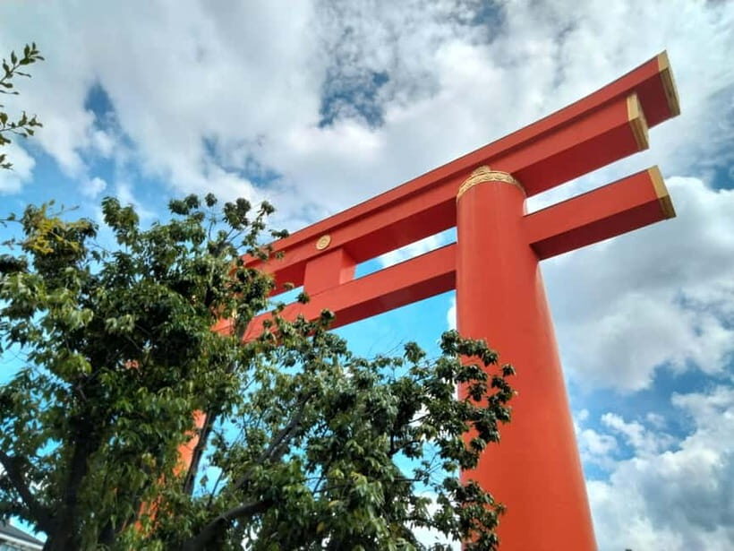 Kyoto: Heian Jingu Tour - Roots of Kyoto & Scenic Gardens - The Heian Jingu Shrine: A Closer Look