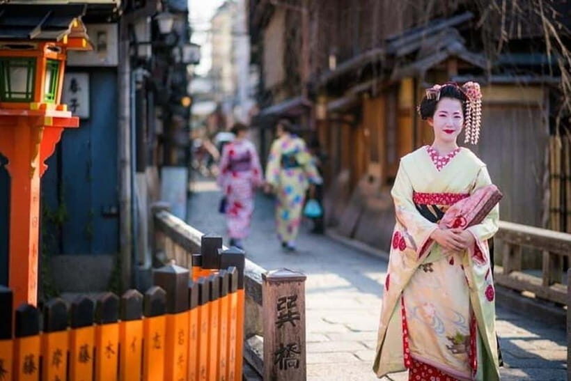 Kyoto Highlights: Gion & Fushimi Inari Tour with Guide - Exploring Kyoto’s Geisha Districts: What to Expect