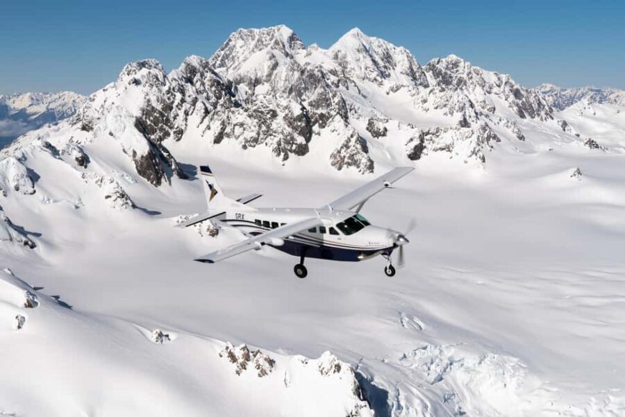 Lake Tekapo: 50-Minute Mount Cook and Beyond Scenic Flight - The Itinerary: From Lake Tekapo to the Majesty of the Mountains
