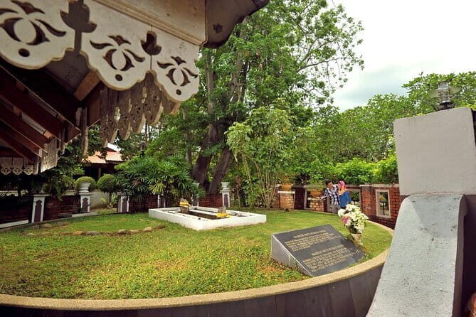 Langkawi History City Tour with Mahsuri Tomb & Beras Terbakar - Authentic Experiences and Practical Details