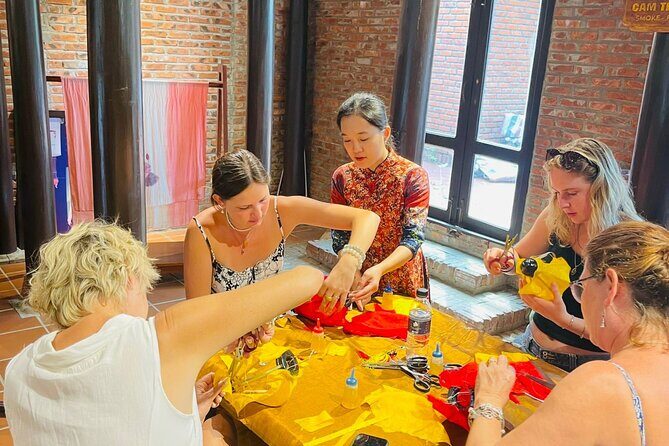 Lantern Making class with Ms. My in Local's Home - The Value of This Experience