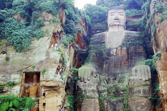 Leshan Giant Buddha and Jinli Ancient Street Day Tour - Exploring the Leshan Giant Buddha