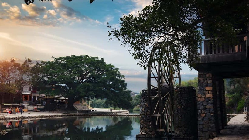 Leshan Giant Buddha & Huanglongxi Ancient Town Day Tour - Huanglongxi Ancient Town: A Step Back in Time