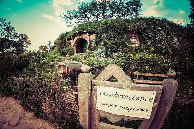 Luxury Small group tour from Auckland to Hobbiton Movie Set - What You Can Expect on This Day Trip