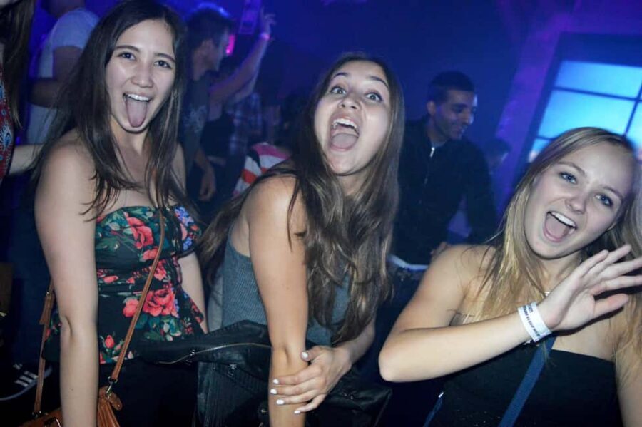 Melbourne: Weekly Bar Crawl: 5 Free shots, Club Entry - What to Expect from the Experience