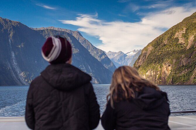 Milford Sound Small Group Tour, Cruise & Picnic Lunch - Entering Fiordland: The Heart of the Wilderness