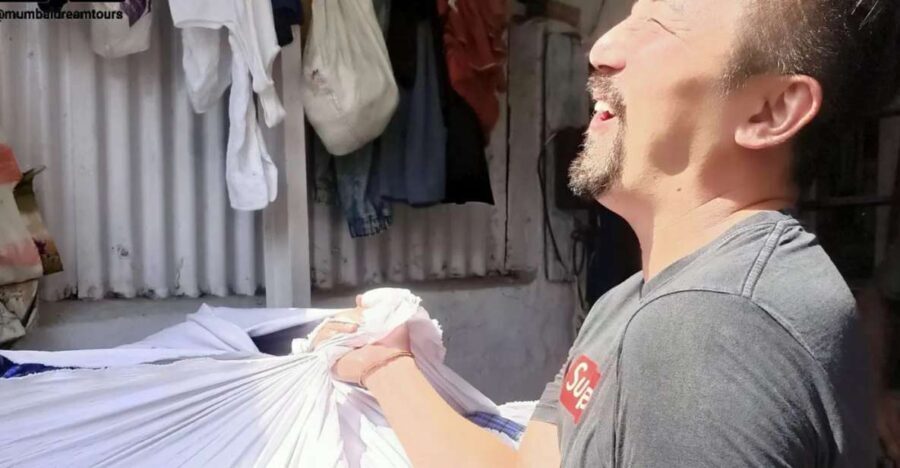 Mumbai: Dhobi Ghat Tour with Dharavi and Train Ride Options - The Iconic Mahalaxmi Dhobi Ghat