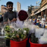 Mumbai:Dhobi Ghat Laundry,Dharavi Slum & Flower market Tour - Key Points