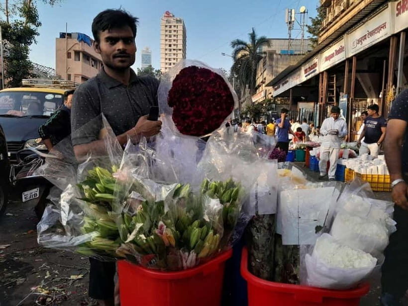 Mumbai:Dhobi Ghat Laundry,Dharavi Slum & Flower market Tour - Key Points
