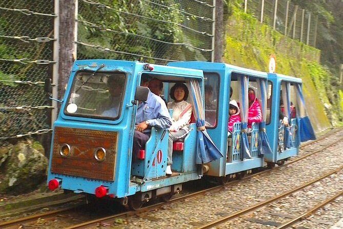 N109 Wulai Old Street Wulai Hot Spring Wulai Waterfall Bitan Scenic Area Day Tour (10h) - The Scenic Train Ride: A Ride Through Verdant Forests