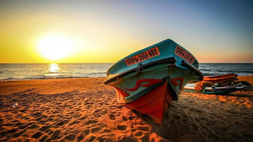 Negombo: Dutch City Exploration - Historic Churches and Colonial Architecture