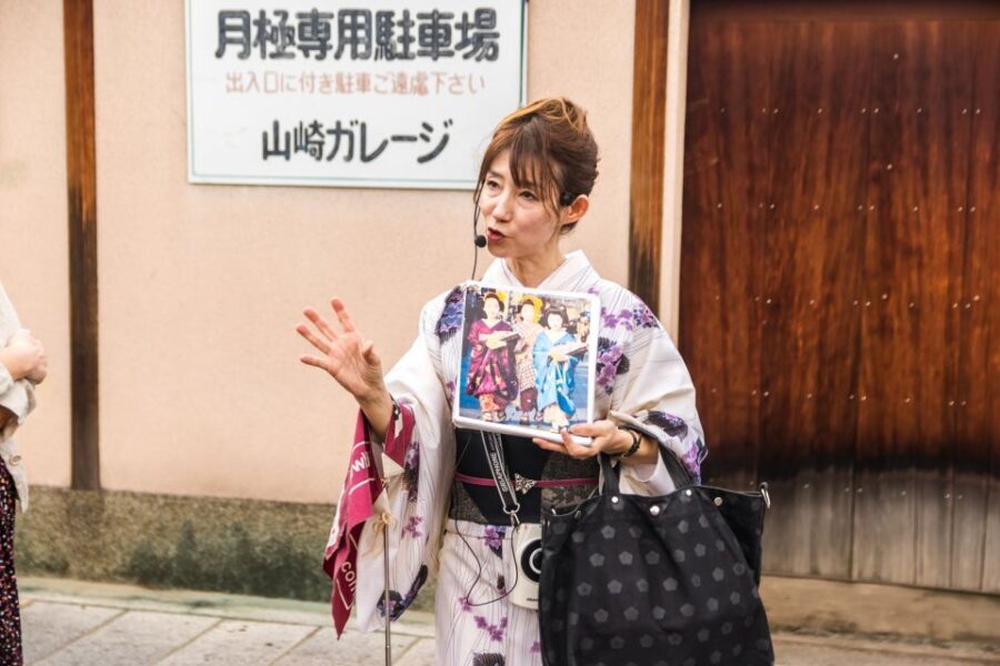 Night Walk in Gion: Kyoto's Geisha District - Detailed Itinerary and Experience