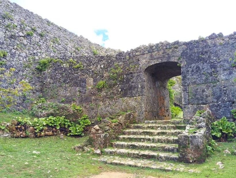 Okinawa: Nakagusuku Castle Views and Legends Tour (1.5h) - The Tour Experience: What to Expect