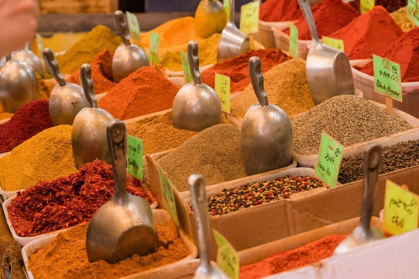 Old & New Delhi: Private Full-Day Guided City Tour - Discovering Mughal & Colonial Architecture