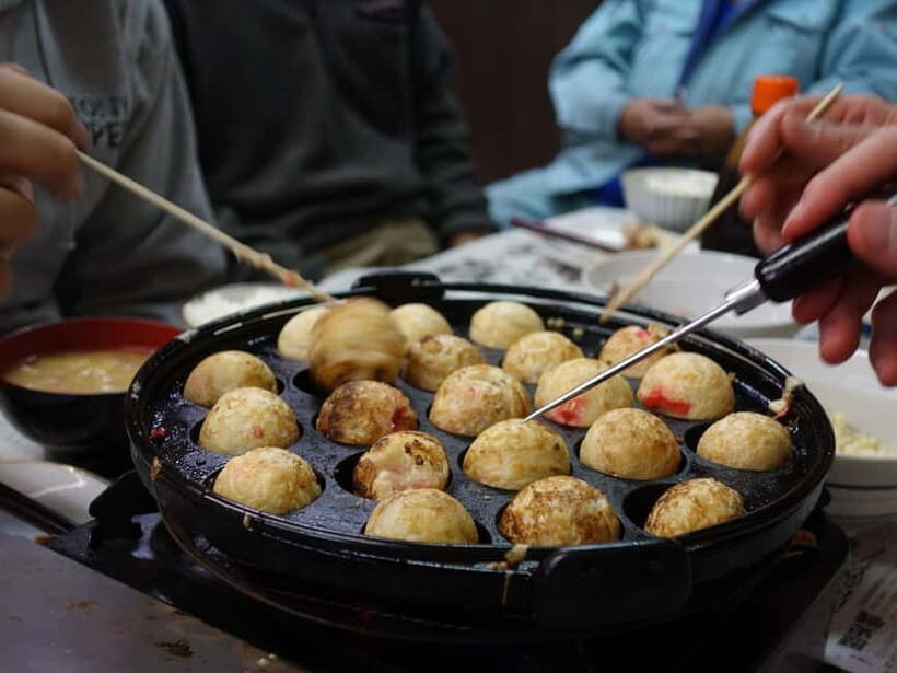 Osaka: Food Tour Kuromon Market & Dotonbori with Guide - Value and Experience Analysis