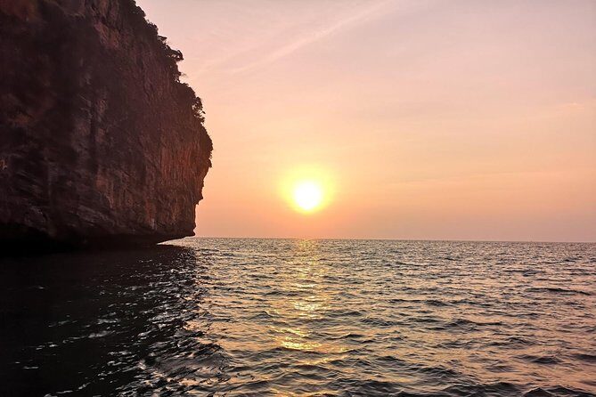 Phi Phi Don & Phi Phi Leh Sunset Trip by Arisa Speed Boat - What’s Included and What’s Not