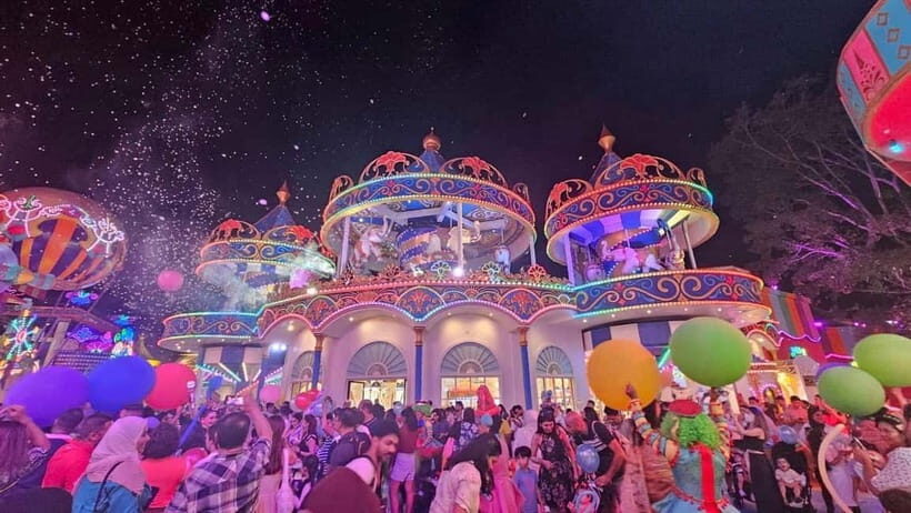 Phuket: Carnival Magic Experience Dinner with Show - Food and Dining