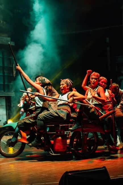 Phuket: Junkyard Theatre Dinner and Show - Standard Ticket - The Performers and Atmosphere