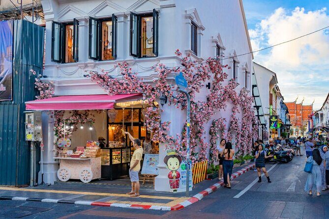 Phuket: Old Town Morning Street Art Walking Tour with Lunch - Lunch and Practical Details