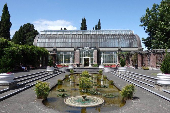 Private Auckland City Tour For Small Group in a luxury vehicle. - Charming Parnell Village and Rose Gardens