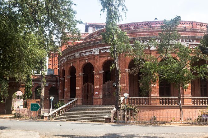 Private Chennai City Tour with Fort St George and Kapaleeshwarar Temple - Inside the Fort: Museums and Landmarks