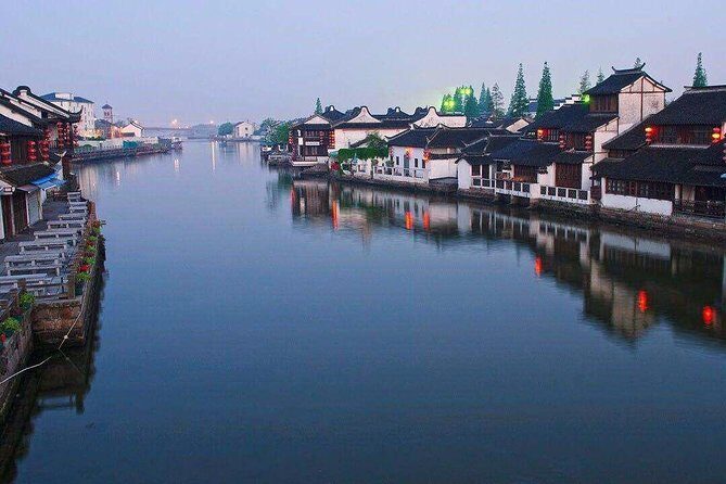 Private Day Tour to Zhujiajiao Water Town and Shanghai City Highlights - Sampling Shanghai’s Urban Attractions