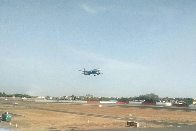 Private Departure Transfer from Mumbai Hotel to Airport Including VIP Assistance - FAQ